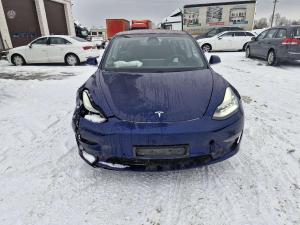 Blue Tesla Model 3 2019 in Marijampole, with an engine capacity of 0.00 L and mileage of 172 thousand km for 9300 €, photo 3 on AUTOMOTO.COM.LV