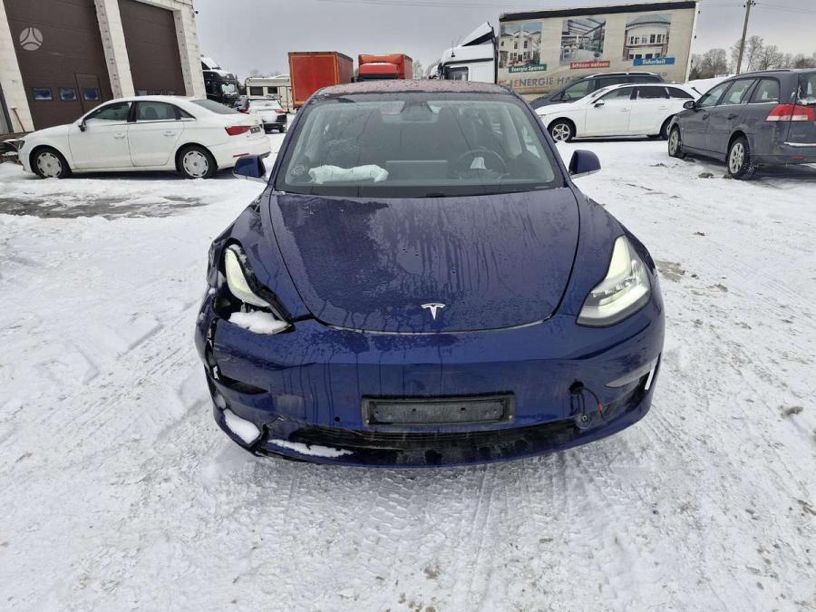 Blue Tesla Model 3 2019 in Marijampole, with an engine capacity of 0.00 L and mileage of 172 thousand km for 9300 €, photo 3 on AUTOMOTO.COM.LV