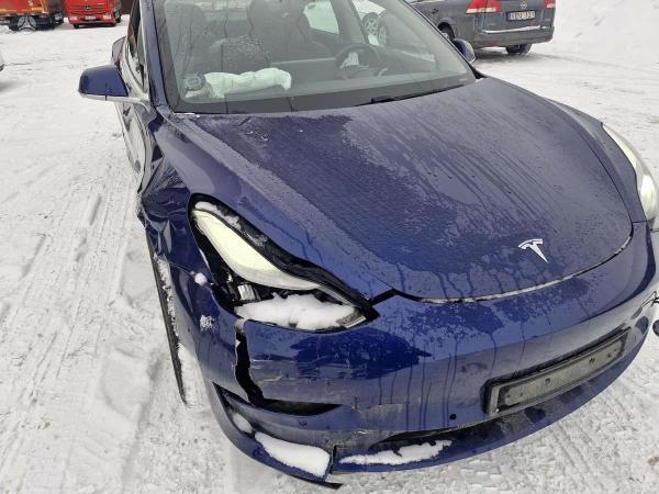 Zils Tesla Model 3 2019 Marijampole, ar dzinēja tilpumu 0.00 L un nobraukumu 172 tūkst. km par 9300 €, foto 4 vietnē AUTOMOTO.COM.LV