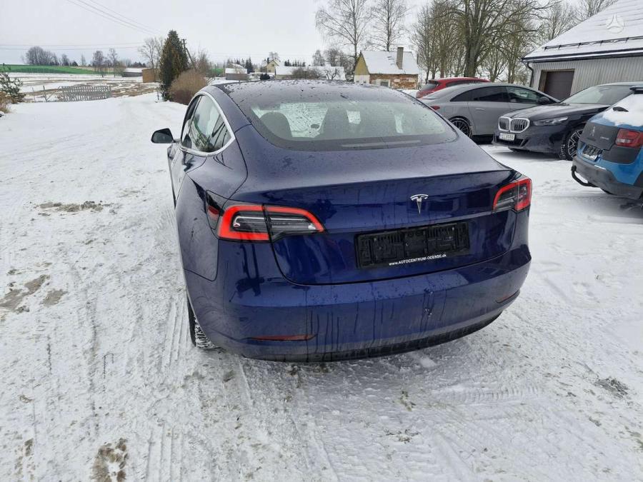 Blue Tesla Model 3 2019 in Marijampole, with an engine capacity of 0.00 L and mileage of 172 thousand km for 9300 €, photo 7 on AUTOMOTO.COM.LV