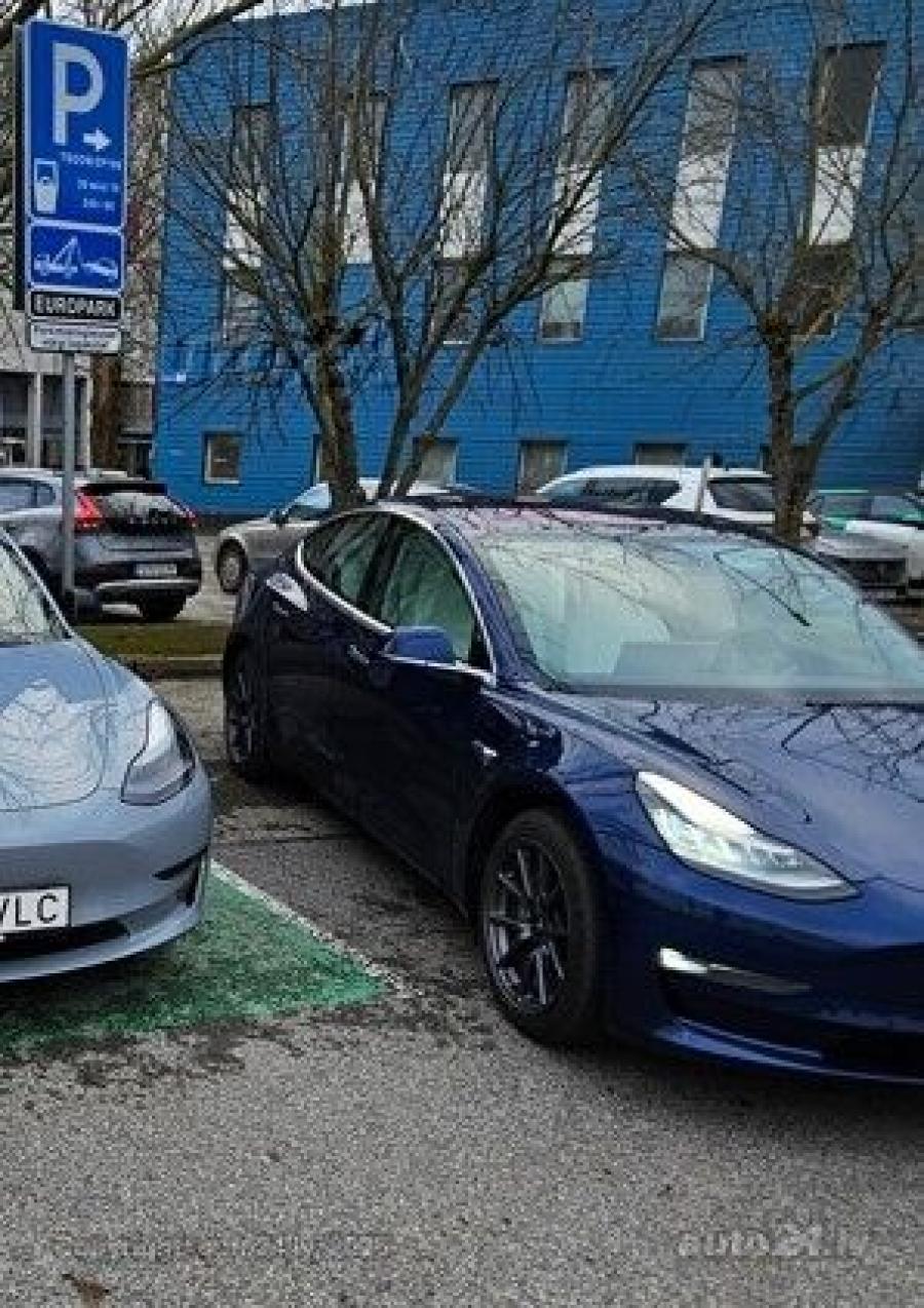 Blue Tesla Model 3 2019 in Tallinn, with an engine capacity of 0.00 L and mileage of 63 thousand km for 19000 €, photo 10 on AUTOMOTO.COM.LV