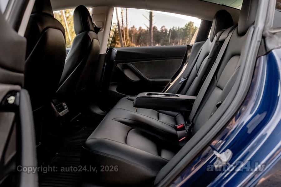 Blue Tesla Model 3 2019 in Parnu, with an engine capacity of 0.00 L and mileage of 86 thousand km for 22500 €, photo 13 on AUTOMOTO.COM.LV