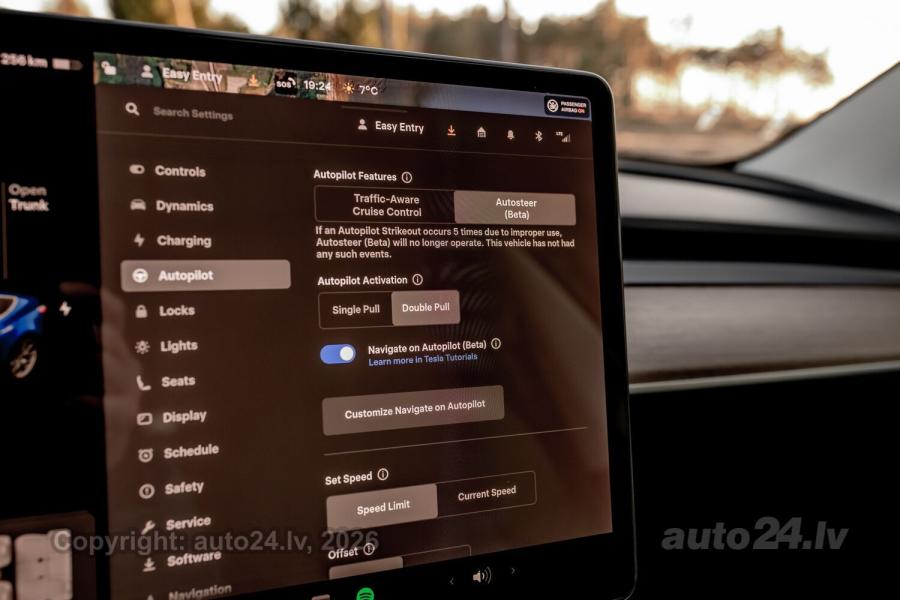 Blue Tesla Model 3 2019 in Parnu, with an engine capacity of 0.00 L and mileage of 86 thousand km for 22500 €, photo 22 on AUTOMOTO.COM.LV