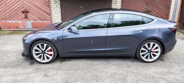 Blue Tesla Model 3 2019 in Kaunas, with an engine capacity of 0.00 L and mileage of 108 thousand km for 19400 €, photo 2 on AUTOMOTO.COM.LV