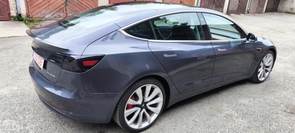 Blue Tesla Model 3 2019 in Kaunas, with an engine capacity of 0.00 L and mileage of 108 thousand km for 19400 €, photo 5 on AUTOMOTO.COM.LV