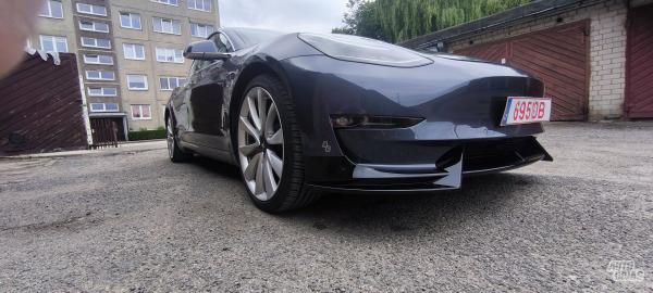 Blue Tesla Model 3 2019 in Kaunas, with an engine capacity of 0.00 L and mileage of 108 thousand km for 19400 €, photo 7 on AUTOMOTO.COM.LV