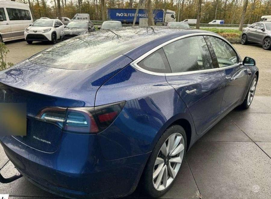 Blue Tesla Model 3 2019 in Silute, with an engine capacity of 0.00 L and mileage of 190 thousand km for 17900 €, photo 1 on AUTOMOTO.COM.LV