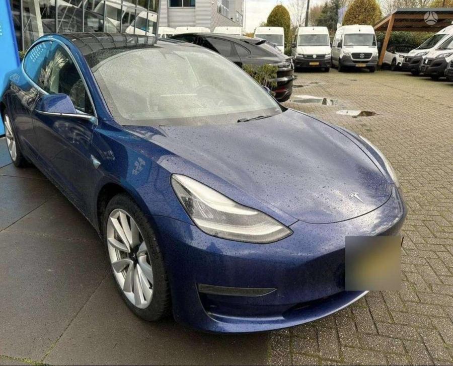 Blue Tesla Model 3 2019 in Silute, with an engine capacity of 0.00 L and mileage of 190 thousand km for 17900 €, photo 3 on AUTOMOTO.COM.LV