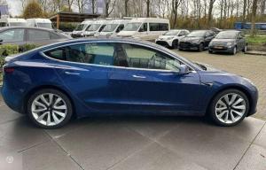 Blue Tesla Model 3 2019 in Silute, with an engine capacity of 0.00 L and mileage of 190 thousand km for 17900 €, photo 4 on AUTOMOTO.COM.LV