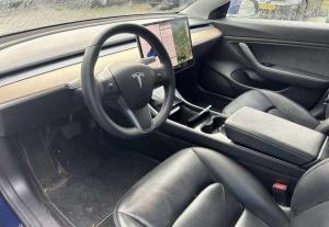 Blue Tesla Model 3 2019 in Silute, with an engine capacity of 0.00 L and mileage of 190 thousand km for 17900 €, photo 7 on AUTOMOTO.COM.LV