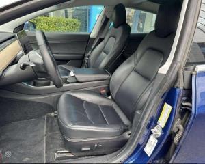 Blue Tesla Model 3 2019 in Silute, with an engine capacity of 0.00 L and mileage of 190 thousand km for 17900 €, photo 8 on AUTOMOTO.COM.LV