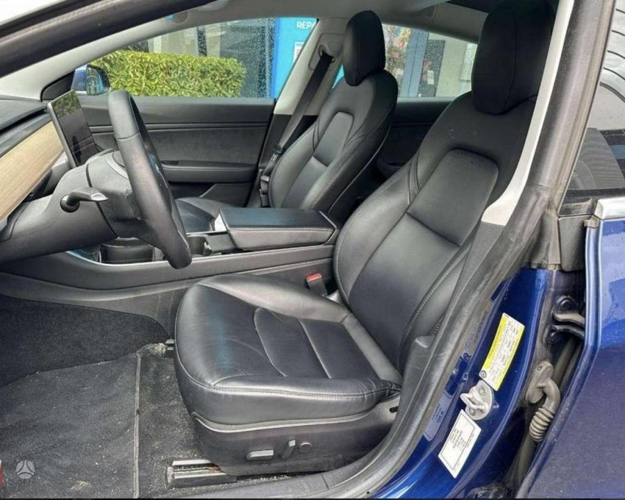 Blue Tesla Model 3 2019 in Silute, with an engine capacity of 0.00 L and mileage of 190 thousand km for 17900 €, photo 8 on AUTOMOTO.COM.LV