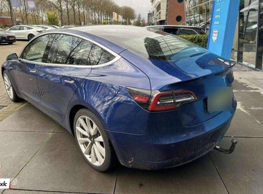 Blue Tesla Model 3 2019 in Silute, with an engine capacity of 0.00 L and mileage of 190 thousand km for 17900 €, photo 9 on AUTOMOTO.COM.LV