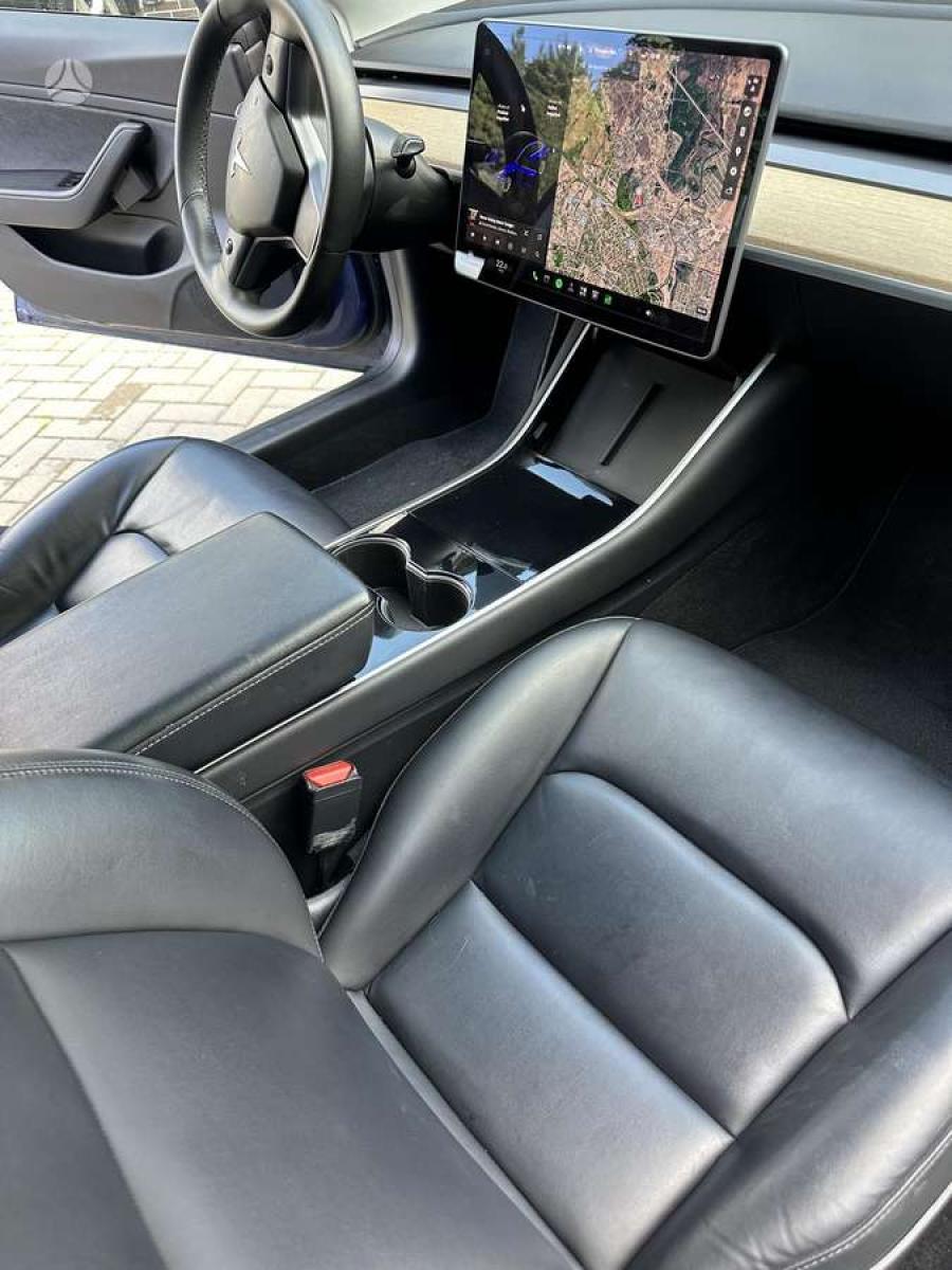 Blue Tesla Model 3 2019 in Silute, with an engine capacity of 0.00 L and mileage of 190 thousand km for 17900 €, photo 10 on AUTOMOTO.COM.LV