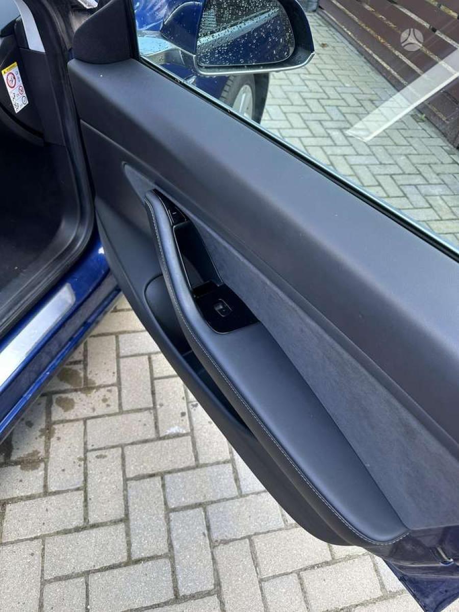 Blue Tesla Model 3 2019 in Silute, with an engine capacity of 0.00 L and mileage of 190 thousand km for 17900 €, photo 12 on AUTOMOTO.COM.LV