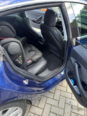 Blue Tesla Model 3 2019 in Silute, with an engine capacity of 0.00 L and mileage of 190 thousand km for 17900 €, photo 14 on AUTOMOTO.COM.LV