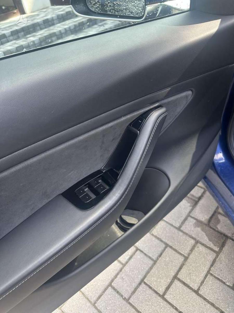 Blue Tesla Model 3 2019 in Silute, with an engine capacity of 0.00 L and mileage of 190 thousand km for 17900 €, photo 15 on AUTOMOTO.COM.LV