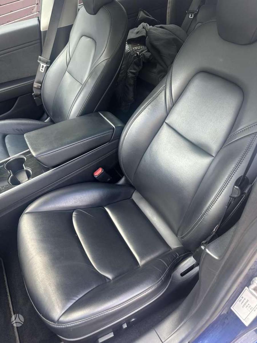 Blue Tesla Model 3 2019 in Silute, with an engine capacity of 0.00 L and mileage of 190 thousand km for 17900 €, photo 16 on AUTOMOTO.COM.LV
