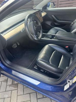 Blue Tesla Model 3 2019 in Silute, with an engine capacity of 0.00 L and mileage of 190 thousand km for 17900 €, photo 17 on AUTOMOTO.COM.LV