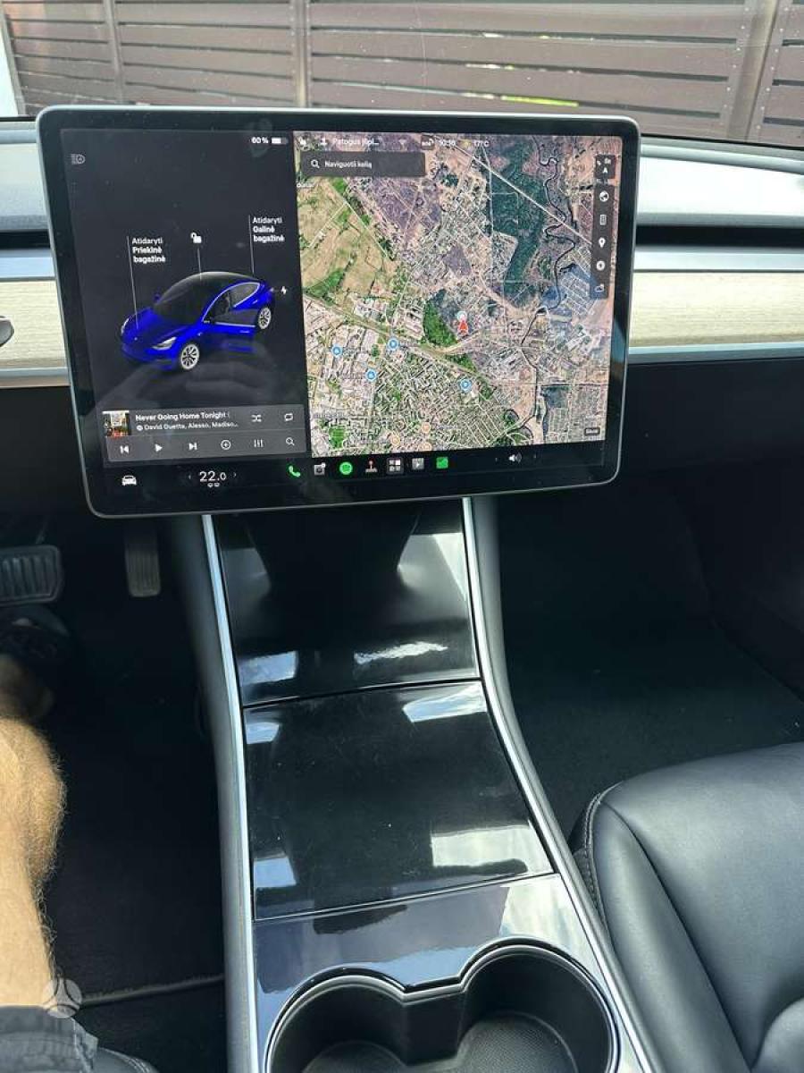 Blue Tesla Model 3 2019 in Silute, with an engine capacity of 0.00 L and mileage of 190 thousand km for 17900 €, photo 20 on AUTOMOTO.COM.LV