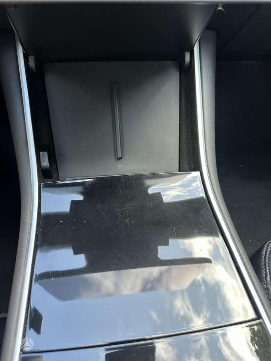 Blue Tesla Model 3 2019 in Silute, with an engine capacity of 0.00 L and mileage of 190 thousand km for 17900 €, photo 21 on AUTOMOTO.COM.LV