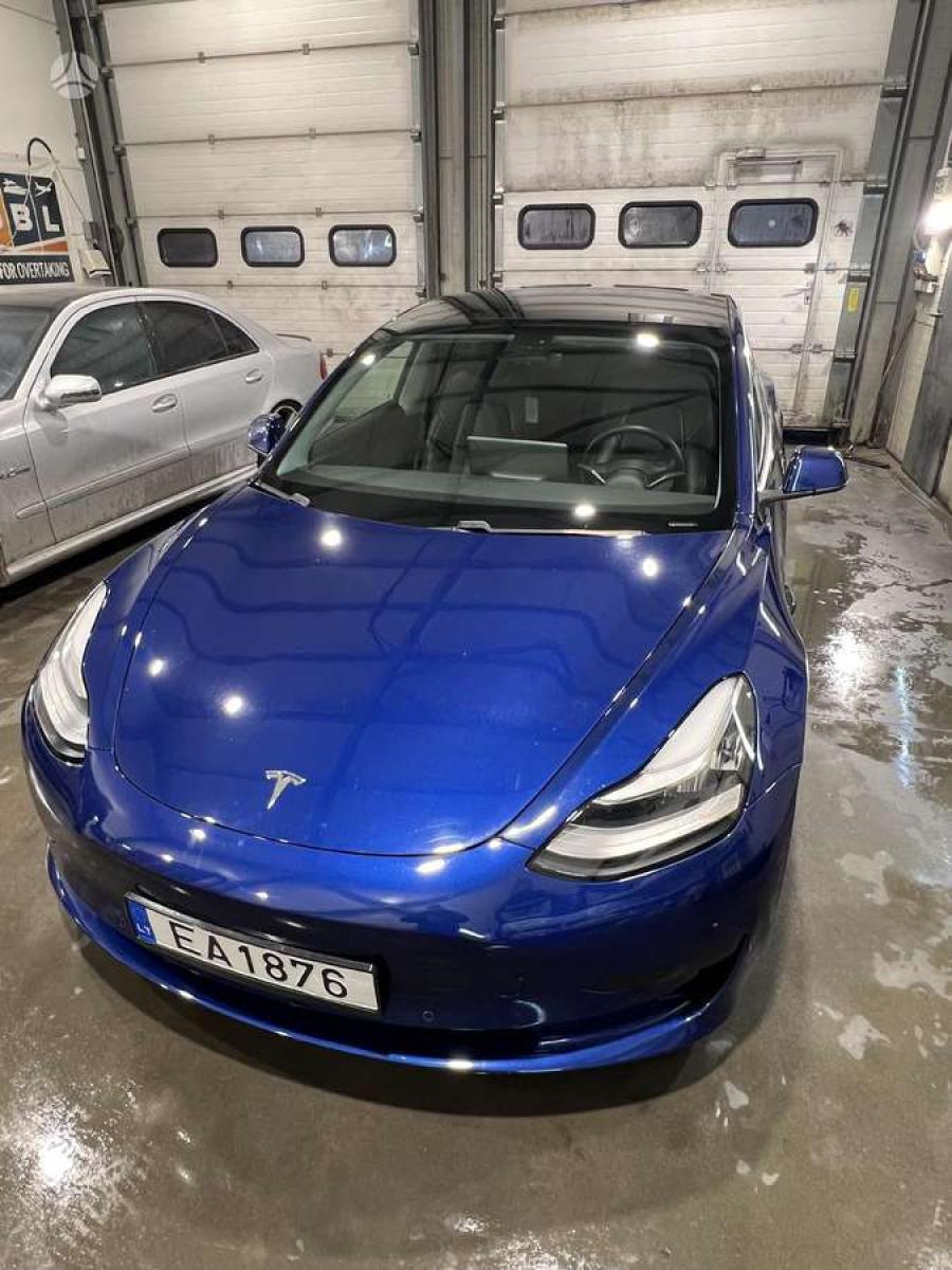 Blue Tesla Model 3 2020 in Kaunas, with an engine capacity of 0.00 L and mileage of 102 thousand km for 16990 €, photo 1 on AUTOMOTO.COM.LV