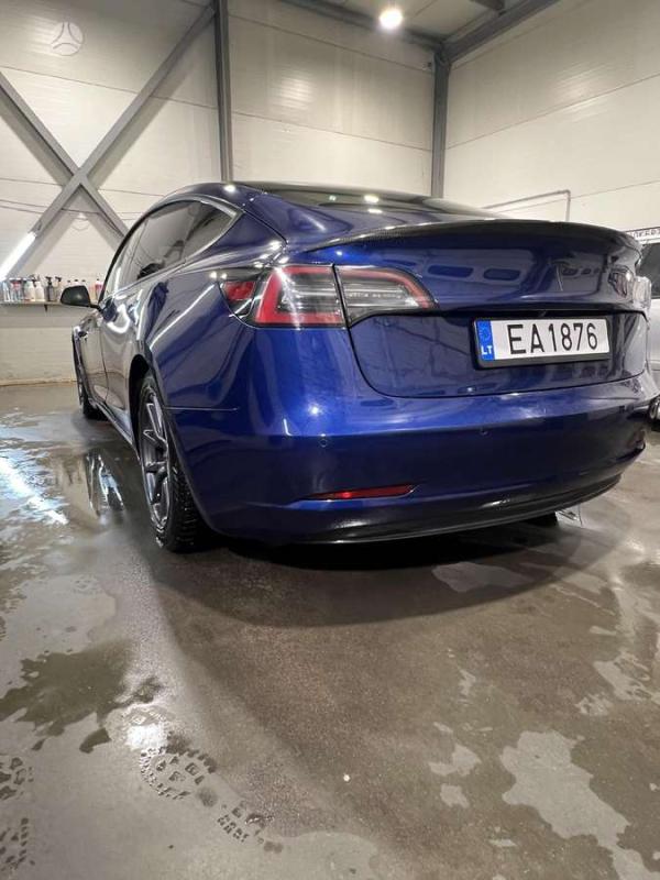 Blue Tesla Model 3 2020 in Kaunas, with an engine capacity of 0.00 L and mileage of 102 thousand km for 16990 €, photo 4 on AUTOMOTO.COM.LV