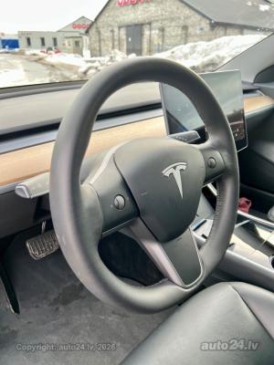 Blue Tesla Model 3 2020 in Tallinn, with an engine capacity of 0.00 L and mileage of 135 thousand km for 20499 €, photo 9 on AUTOMOTO.COM.LV