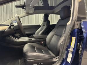 Blue Tesla Model 3 2020 in Riga, with an engine capacity of 0.00 L and mileage of 103 thousand km for 26990 €, photo 11 on AUTOMOTO.COM.LV