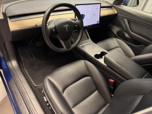 Blue Tesla Model 3 2020 in Riga, with an engine capacity of 0.00 L and mileage of 103 thousand km for 26990 €, photo 12 on AUTOMOTO.COM.LV