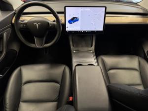 Blue Tesla Model 3 2020 in Riga, with an engine capacity of 0.00 L and mileage of 103 thousand km for 26990 €, photo 13 on AUTOMOTO.COM.LV