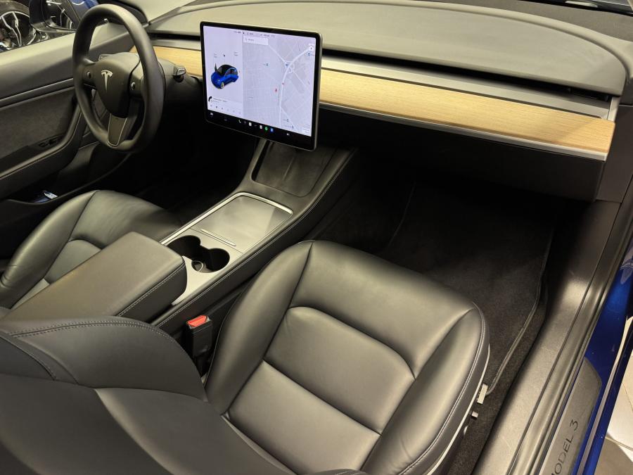 Blue Tesla Model 3 2020 in Riga, with an engine capacity of 0.00 L and mileage of 103 thousand km for 26990 €, photo 17 on AUTOMOTO.COM.LV