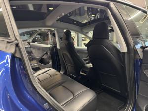 Blue Tesla Model 3 2020 in Riga, with an engine capacity of 0.00 L and mileage of 103 thousand km for 26990 €, photo 18 on AUTOMOTO.COM.LV