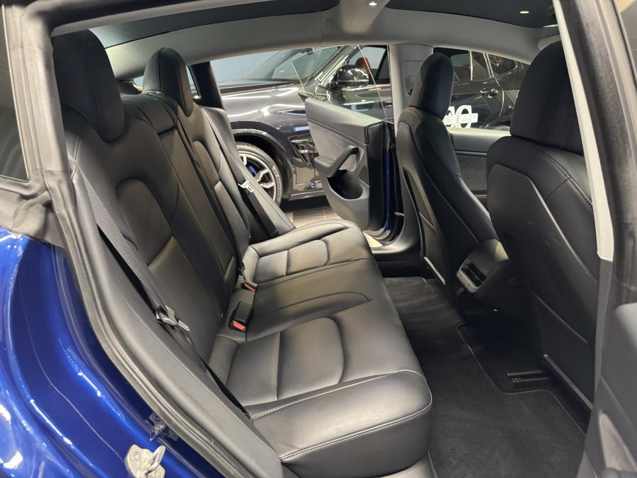 Blue Tesla Model 3 2020 in Riga, with an engine capacity of 0.00 L and mileage of 103 thousand km for 26990 €, photo 19 on AUTOMOTO.COM.LV