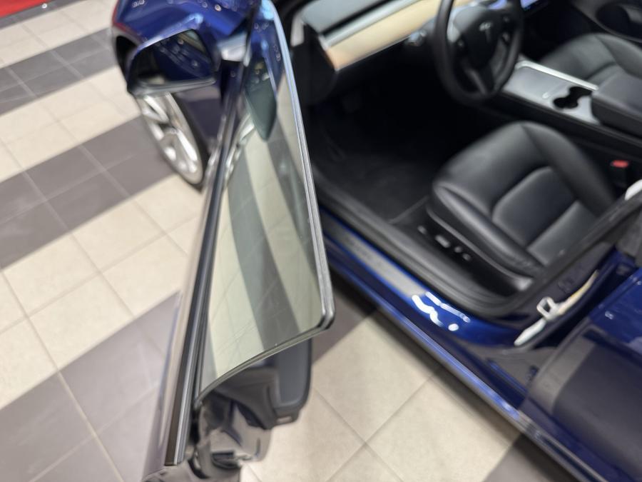 Blue Tesla Model 3 2020 in Riga, with an engine capacity of 0.00 L and mileage of 103 thousand km for 26990 €, photo 22 on AUTOMOTO.COM.LV