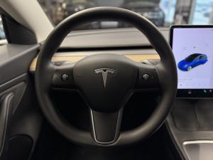 Blue Tesla Model 3 2020 in Riga, with an engine capacity of 0.00 L and mileage of 103 thousand km for 26990 €, photo 28 on AUTOMOTO.COM.LV