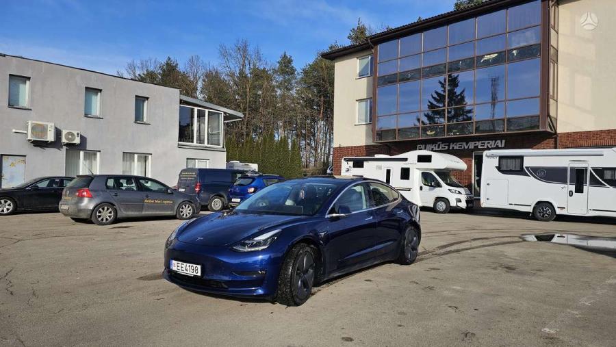 Blue Tesla Model 3 2020 in Vilnius, with an engine capacity of 0.00 L and mileage of 173 thousand km for 19990 €, photo 1 on AUTOMOTO.COM.LV