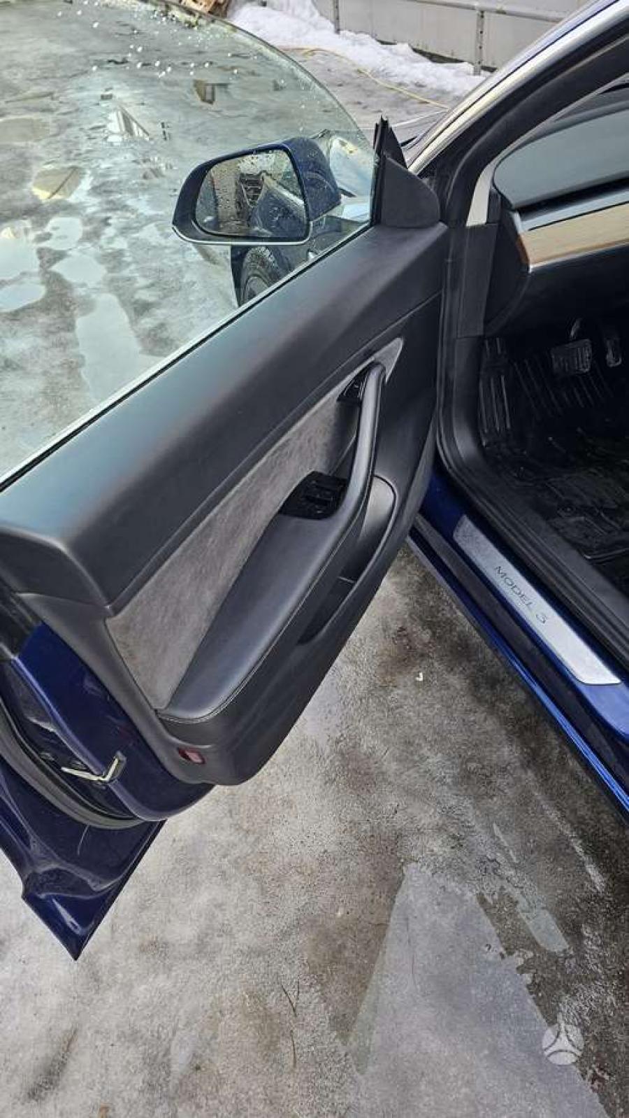 Blue Tesla Model 3 2020 in Vilnius, with an engine capacity of 0.00 L and mileage of 173 thousand km for 19990 €, photo 9 on AUTOMOTO.COM.LV