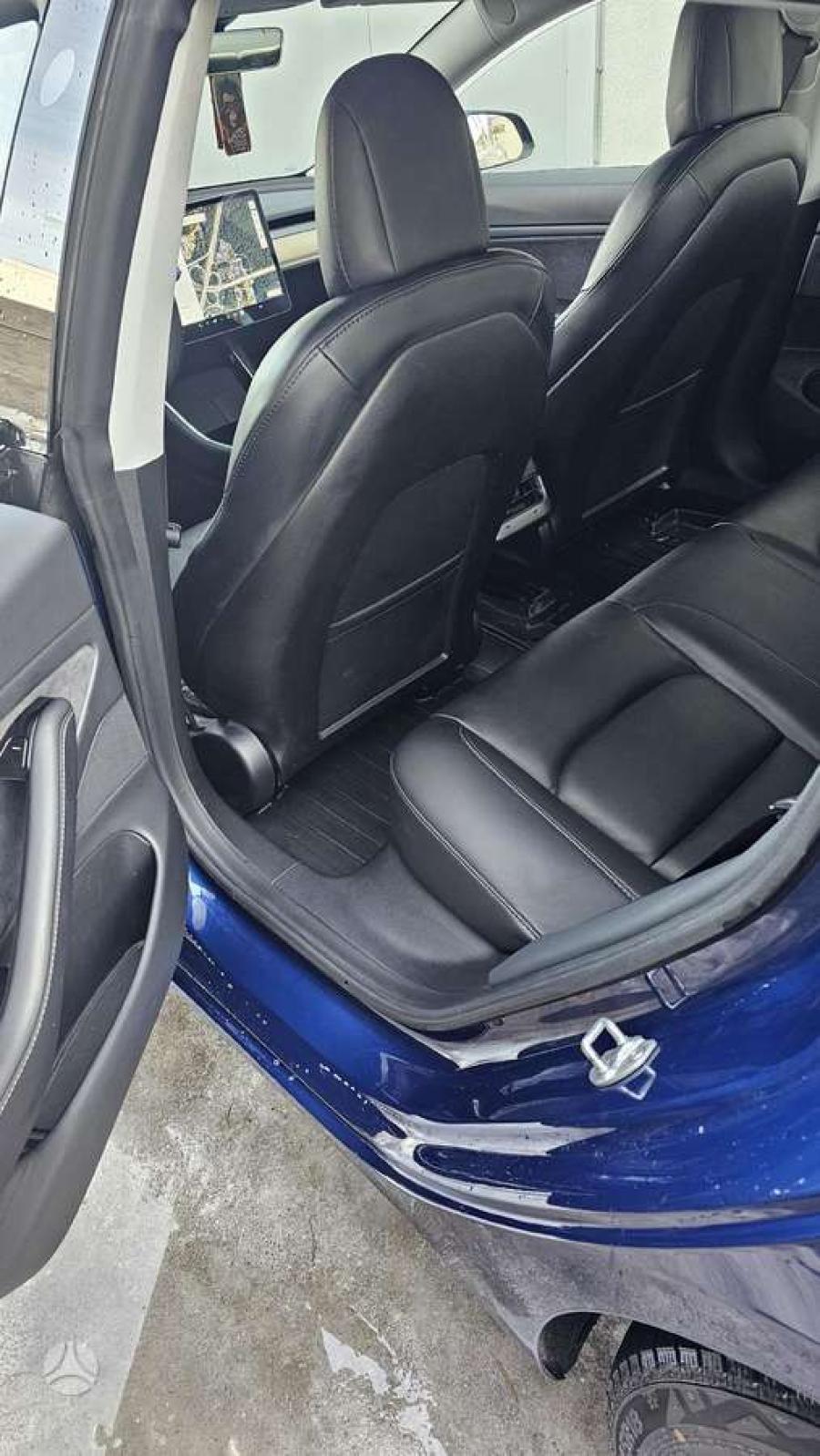 Blue Tesla Model 3 2020 in Vilnius, with an engine capacity of 0.00 L and mileage of 173 thousand km for 19990 €, photo 11 on AUTOMOTO.COM.LV