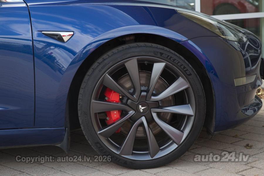 Blue Tesla Model 3 2020 in Tallinn, with an engine capacity of 0.00 L and mileage of 62 thousand km for 24990 €, photo 13 on AUTOMOTO.COM.LV