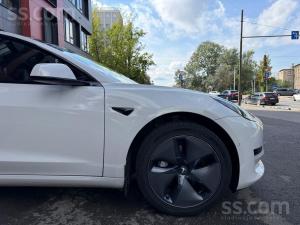 Blue Tesla Model 3 2020 in Riga, with an engine capacity of 0.00 L and mileage of 97 thousand km for 25500 €, photo 3 on AUTOMOTO.COM.LV