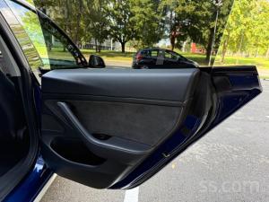 Blue Tesla Model 3 2020 in Riga, with an engine capacity of 0.00 L and mileage of 97 thousand km for 25500 €, photo 8 on AUTOMOTO.COM.LV