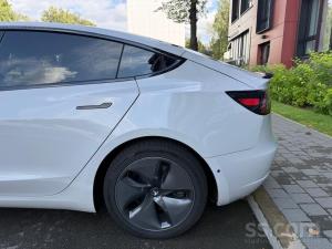 Blue Tesla Model 3 2020 in Riga, with an engine capacity of 0.00 L and mileage of 97 thousand km for 25500 €, photo 10 on AUTOMOTO.COM.LV