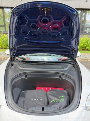 Blue Tesla Model 3 2020 in Riga, with an engine capacity of 0.00 L and mileage of 97 thousand km for 25500 €, photo 13 on AUTOMOTO.COM.LV