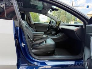 Blue Tesla Model 3 2020 in Riga, with an engine capacity of 0.00 L and mileage of 97 thousand km for 25500 €, photo 14 on AUTOMOTO.COM.LV