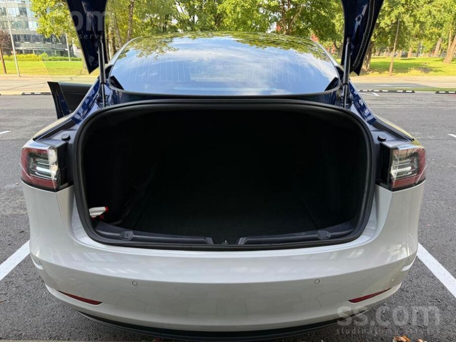 Blue Tesla Model 3 2020 in Riga, with an engine capacity of 0.00 L and mileage of 97 thousand km for 25500 €, photo 17 on AUTOMOTO.COM.LV