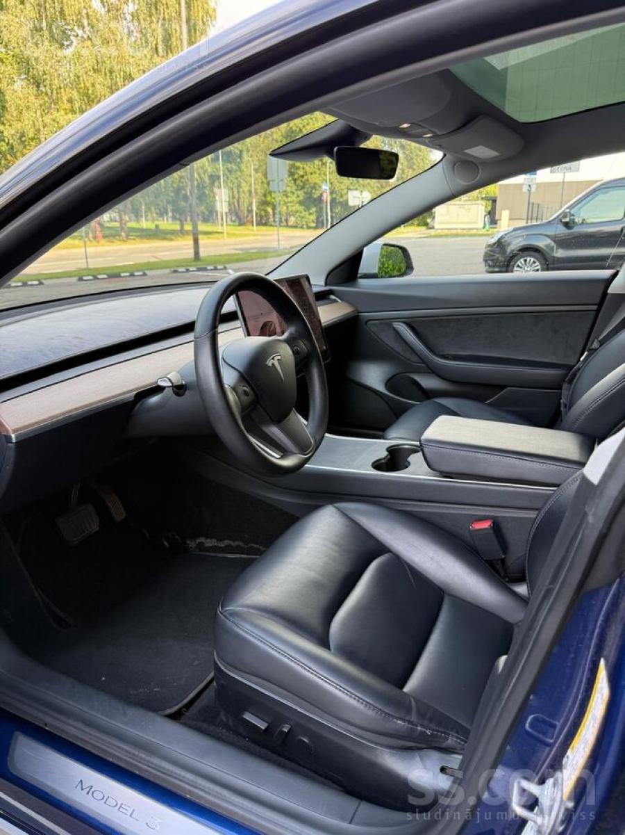 Blue Tesla Model 3 2020 in Riga, with an engine capacity of 0.00 L and mileage of 97 thousand km for 25500 €, photo 18 on AUTOMOTO.COM.LV