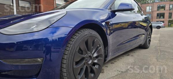 Blue Tesla Model 3 2021 in Riga, with an engine capacity of 0.00 L and mileage of 125 thousand km for 24900 €, photo 3 on AUTOMOTO.COM.LV