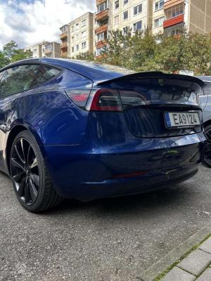 Blue Tesla Model 3 2021 in Kaunas, with an engine capacity of 0.00 L and mileage of 156 thousand km for 22999 €, photo 2 on AUTOMOTO.COM.LV