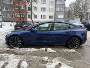 Blue Tesla Model 3 2021 in Kaunas, with an engine capacity of 0.00 L and mileage of 156 thousand km for 22999 €, photo 4 on AUTOMOTO.COM.LV